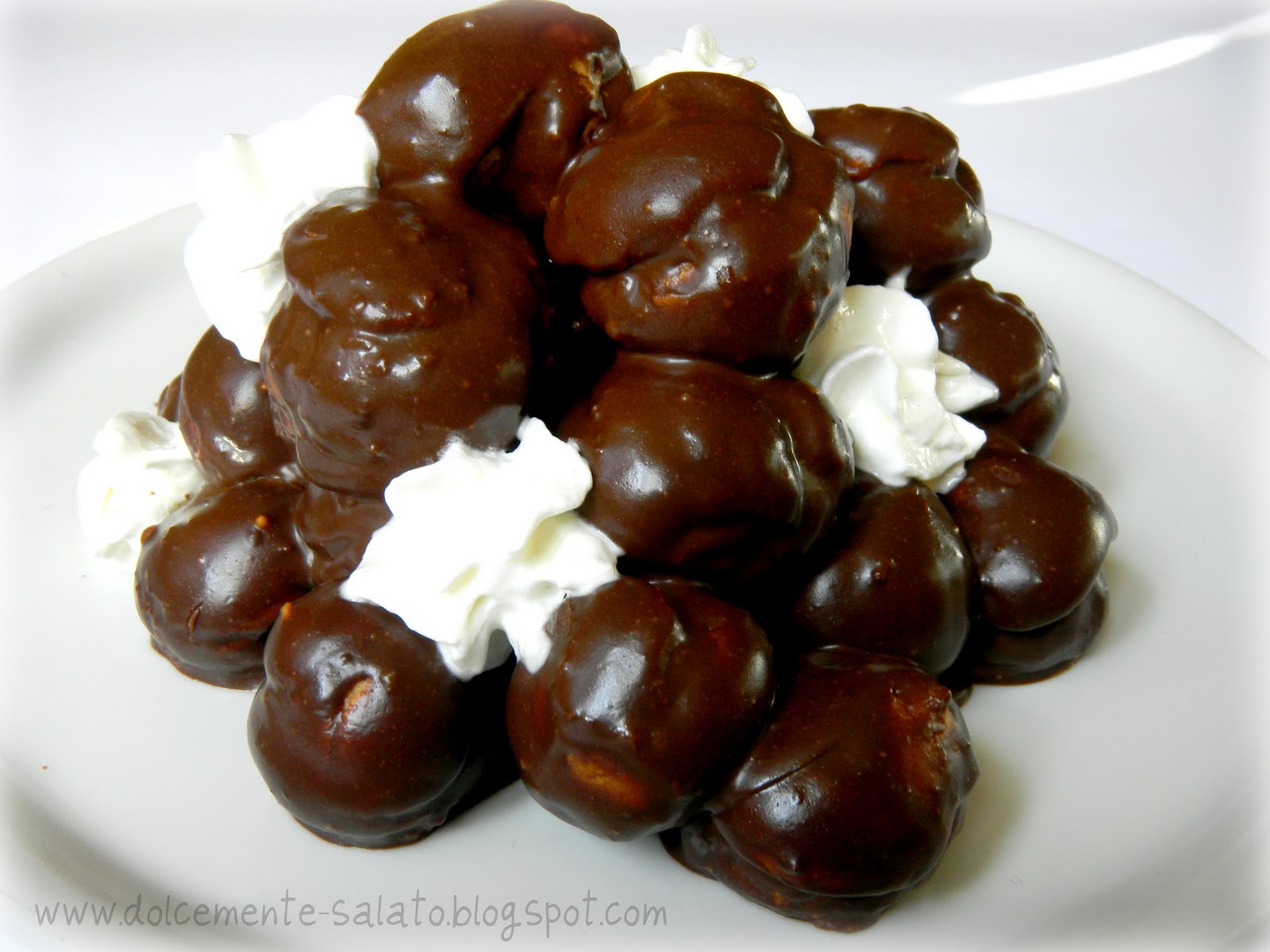 DOLCEmente SALATO: Profitterol con crema al caffè