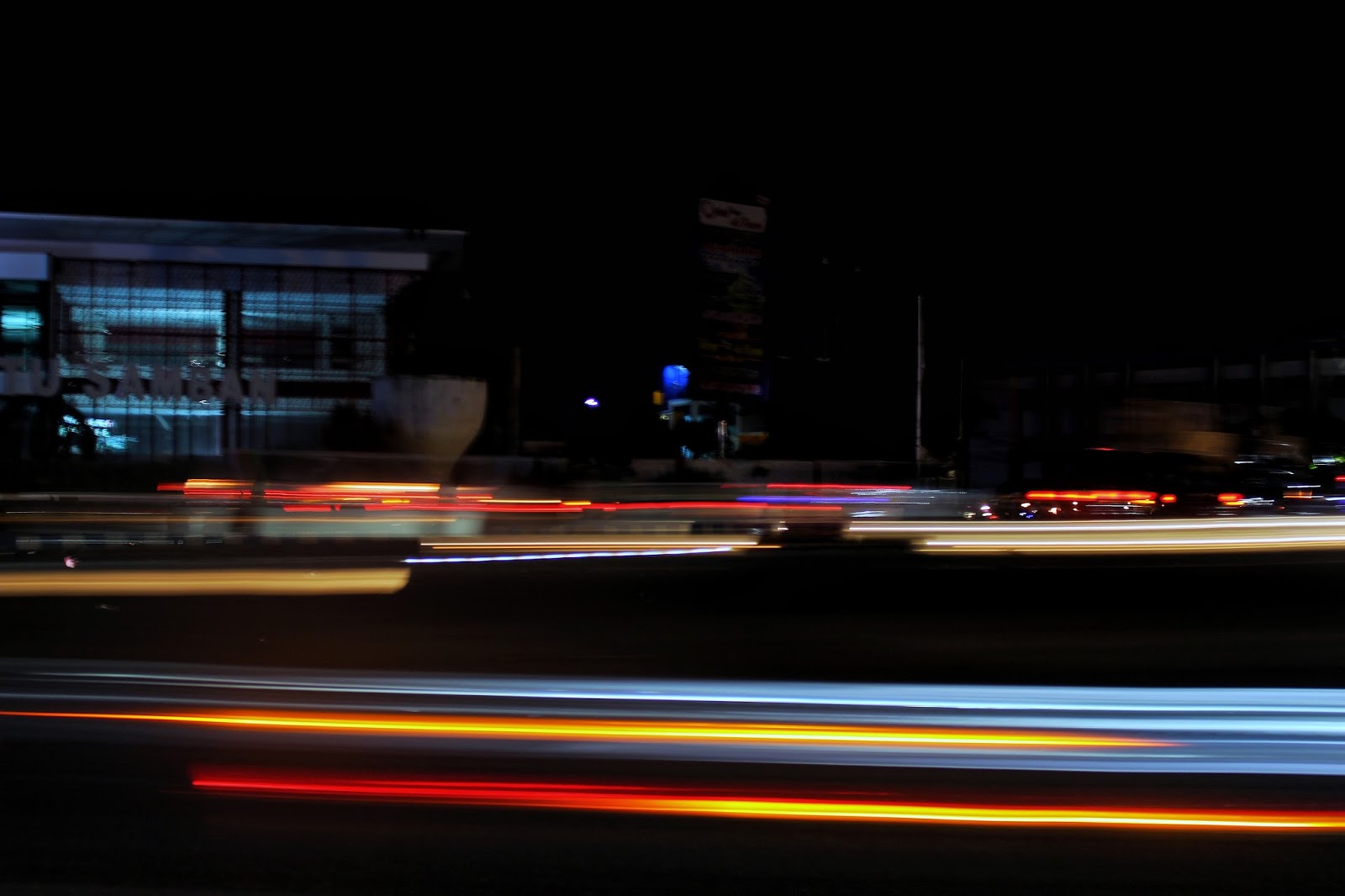 Teras Foto Ramadona D1E016069: Teknik fotografi bulb,potret,frezee,siluet