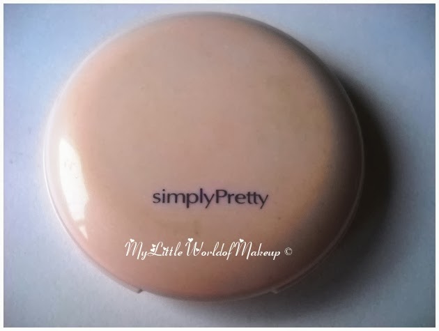 Avon Simply Pretty Smooth and whitening pressed powder in NATURAL