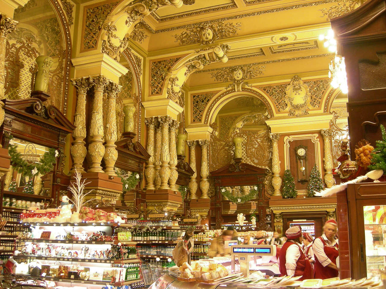 loveisspeed.......: The famous grocery store "Eliseevsky", opened a ...