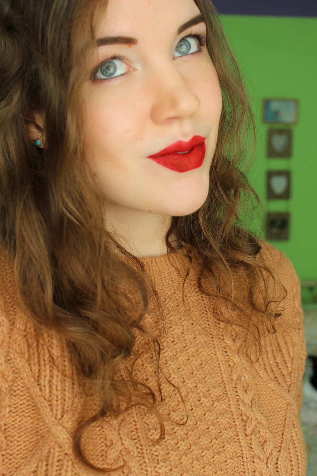 alice loves: velvet lips