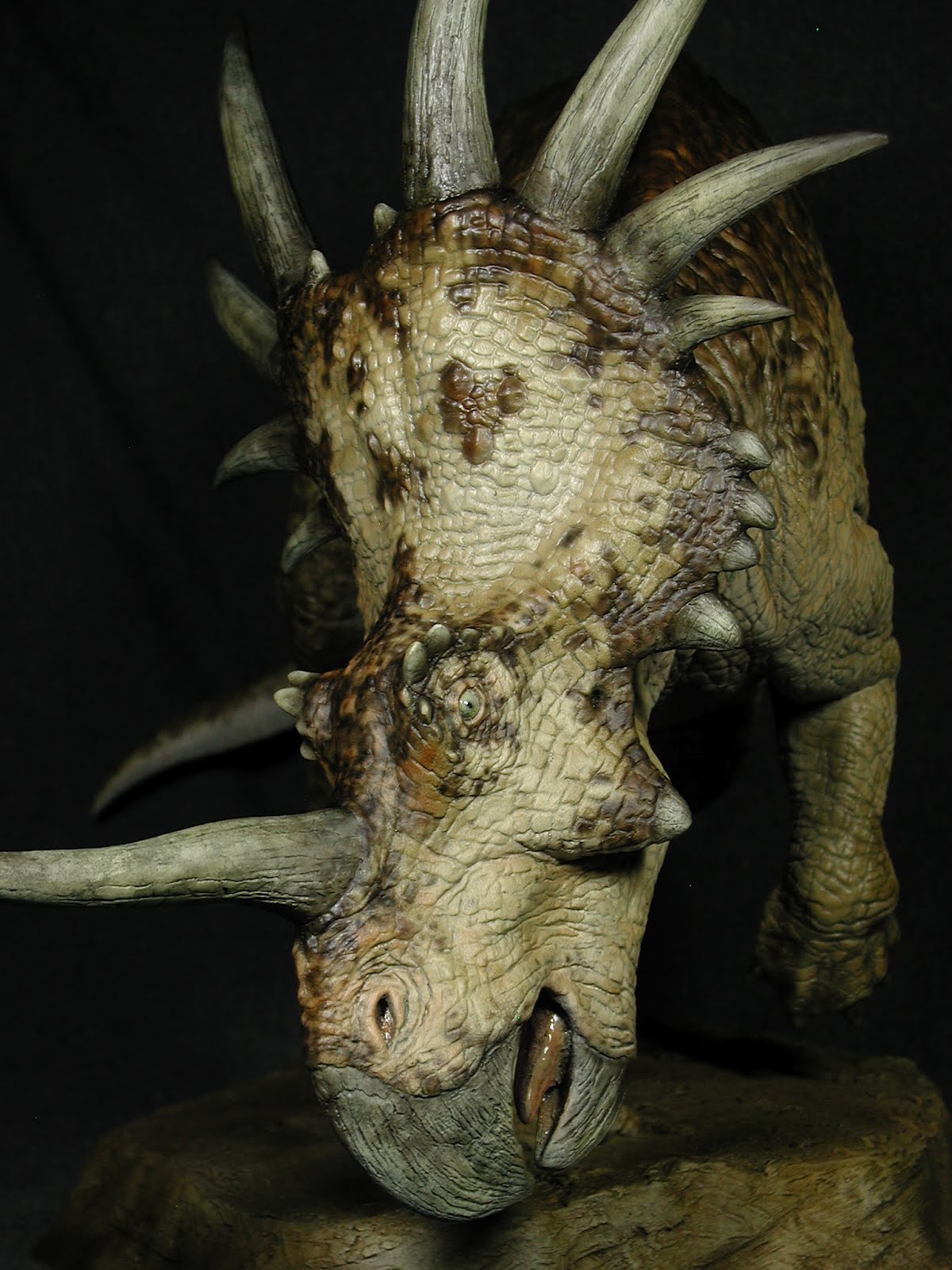 Styracosaurus albertensis sculpt by Mike Trcic | Prehistoric creatures ...