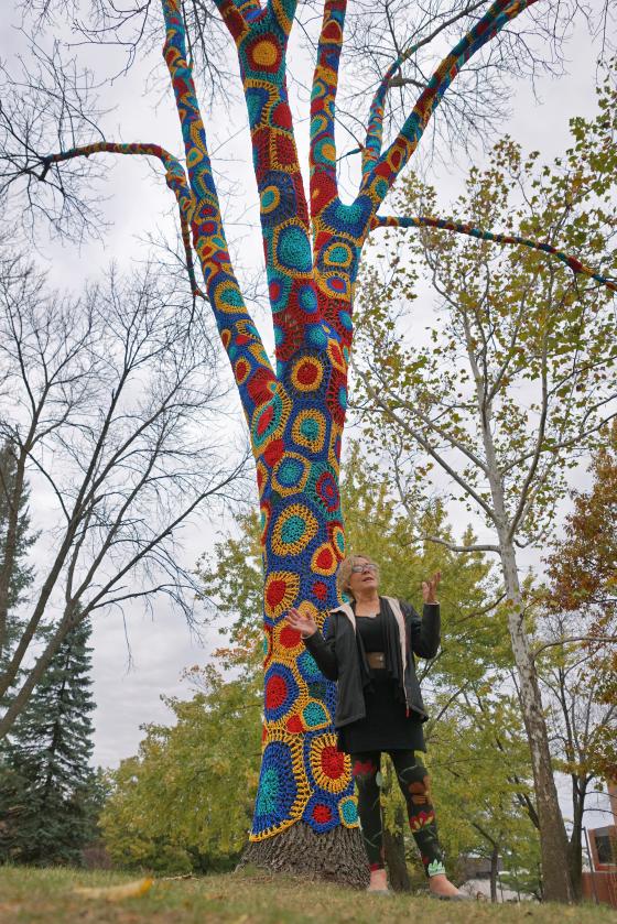 Yarn-Bombing: Four Degrees of Separation