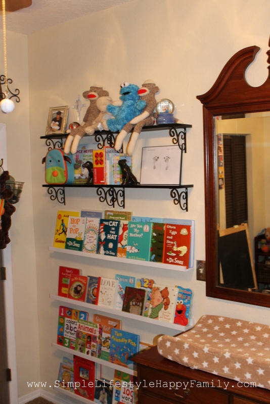 Love makes life beautiful: Gallery Style Book Display for Children