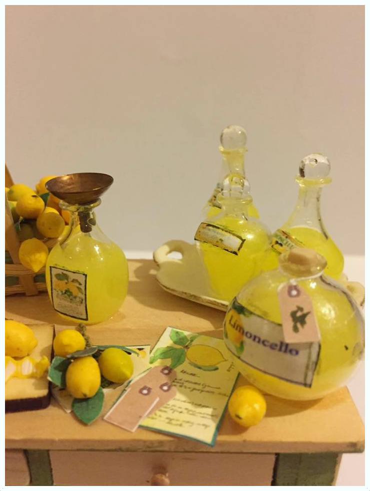 BRAZILIAN MINIATURES: Mesa de Limoncello