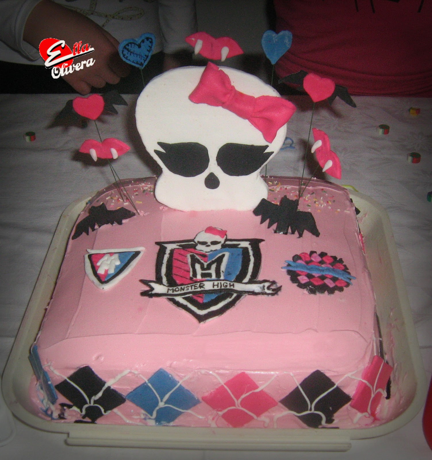 ReceptElla: TORTA "Monster High"