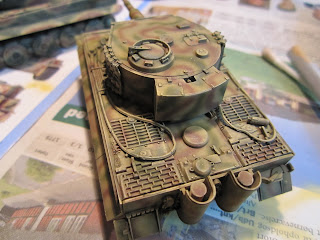 Panzer March!: Tiger I Late - Dragon (7203) Trumpeter (07244)