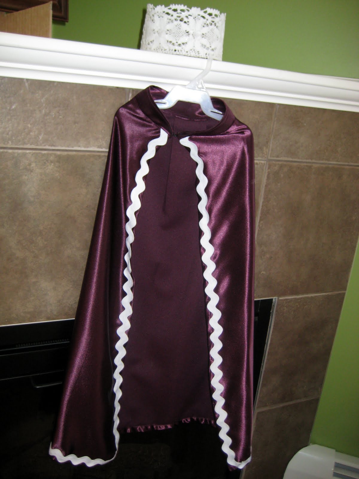 Laura Thoughts: Cape for a Queen