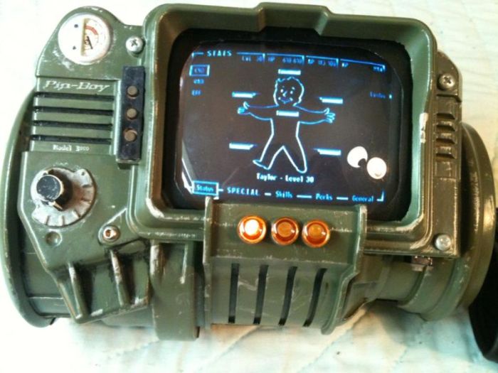 World Of Technology: Pip-Boy Replica (7 pics)