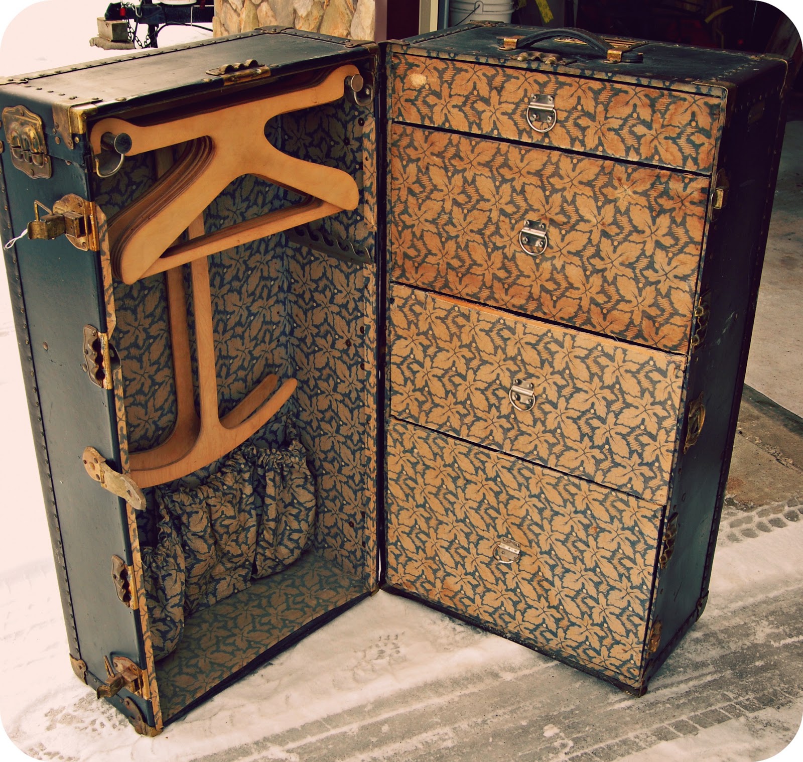 Junkn Jadarie: Vintage Garage & The Belber Trunk To Hold Your Junk