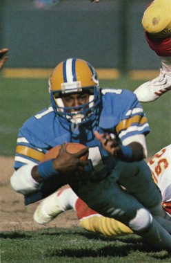 Today in Pro Football History: 1985: Invaders and Stars Play to Only ...