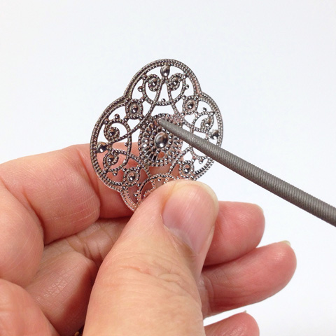 Pip Beaded Flowers on Filigree Earrings Tutorial / The Beading Gem