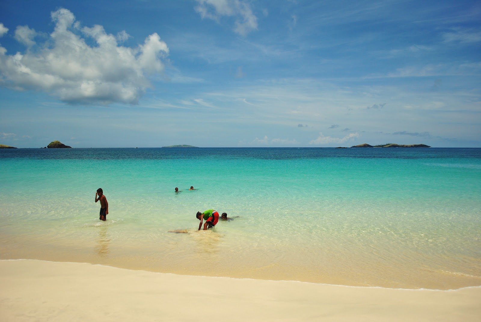 Backpacking Pilipinas: Calaguas: My Best Beach Experience Ever