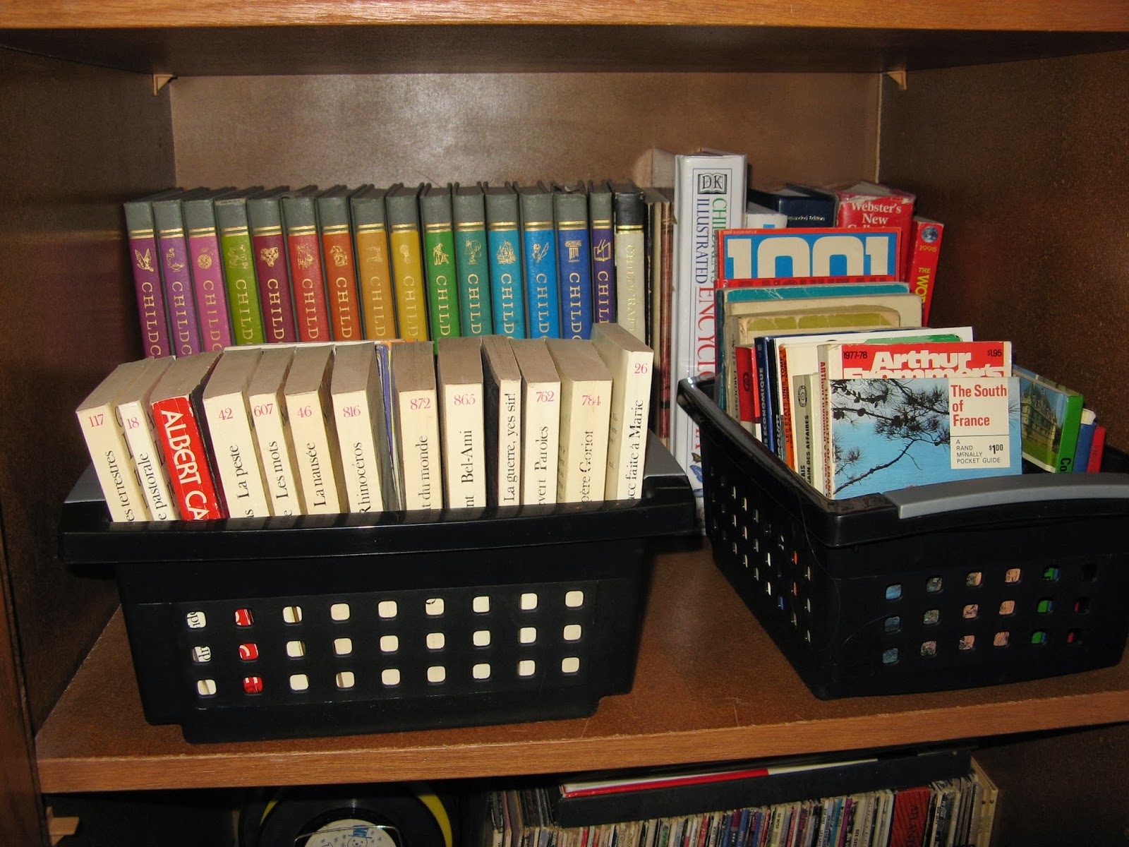 Of Cats and Cardstock: Book Shelf Organization