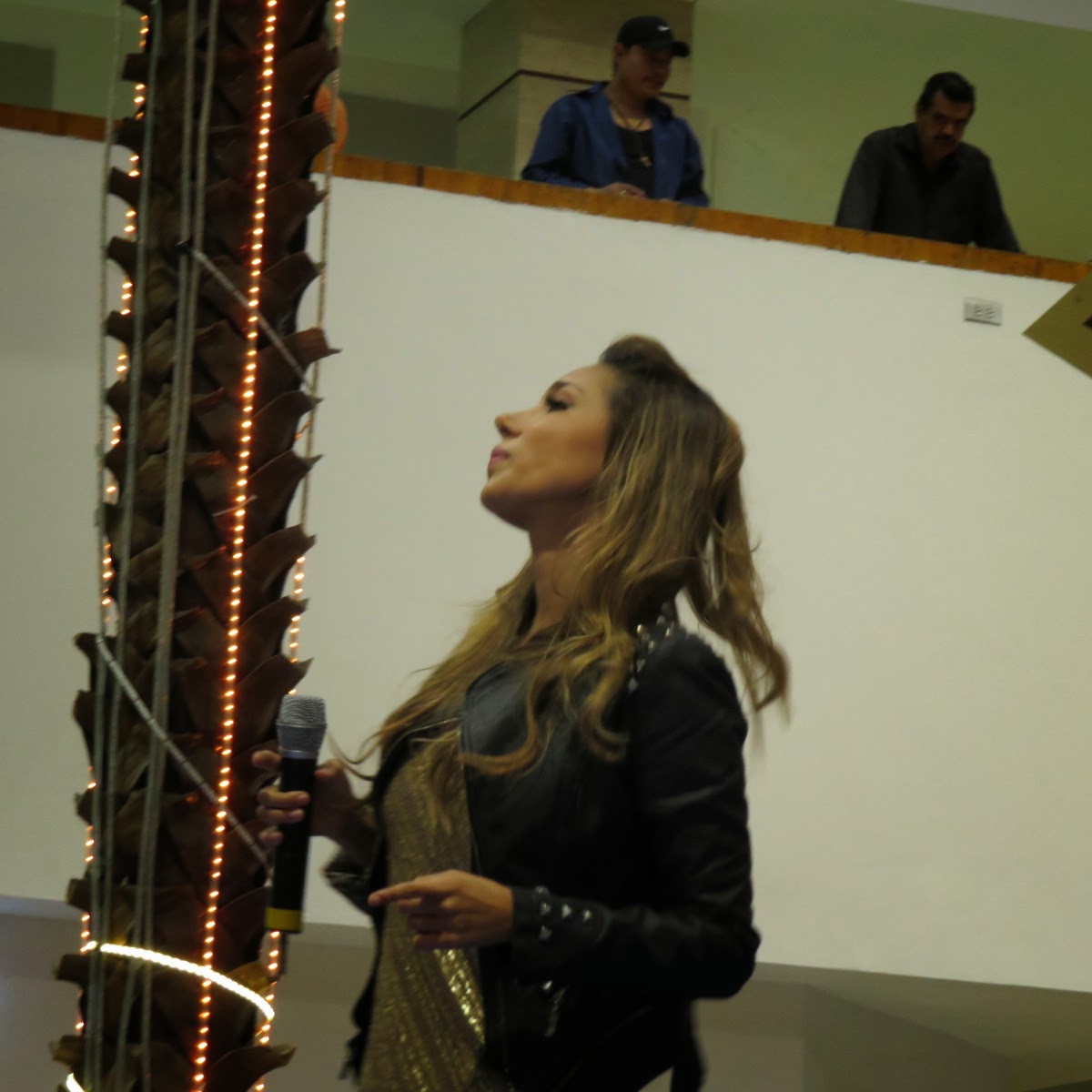 ZONA DE FAMOSOS: MARILE ANDRADE RECIBE PLACA EN PLAZA DE LAS ESTRELLAS