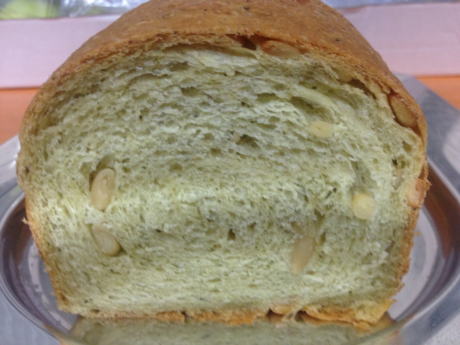 A CASA DI LORY: PAN BAULETTO AL PESTO E PINOLI CON IMPASTO DI HELLYNA