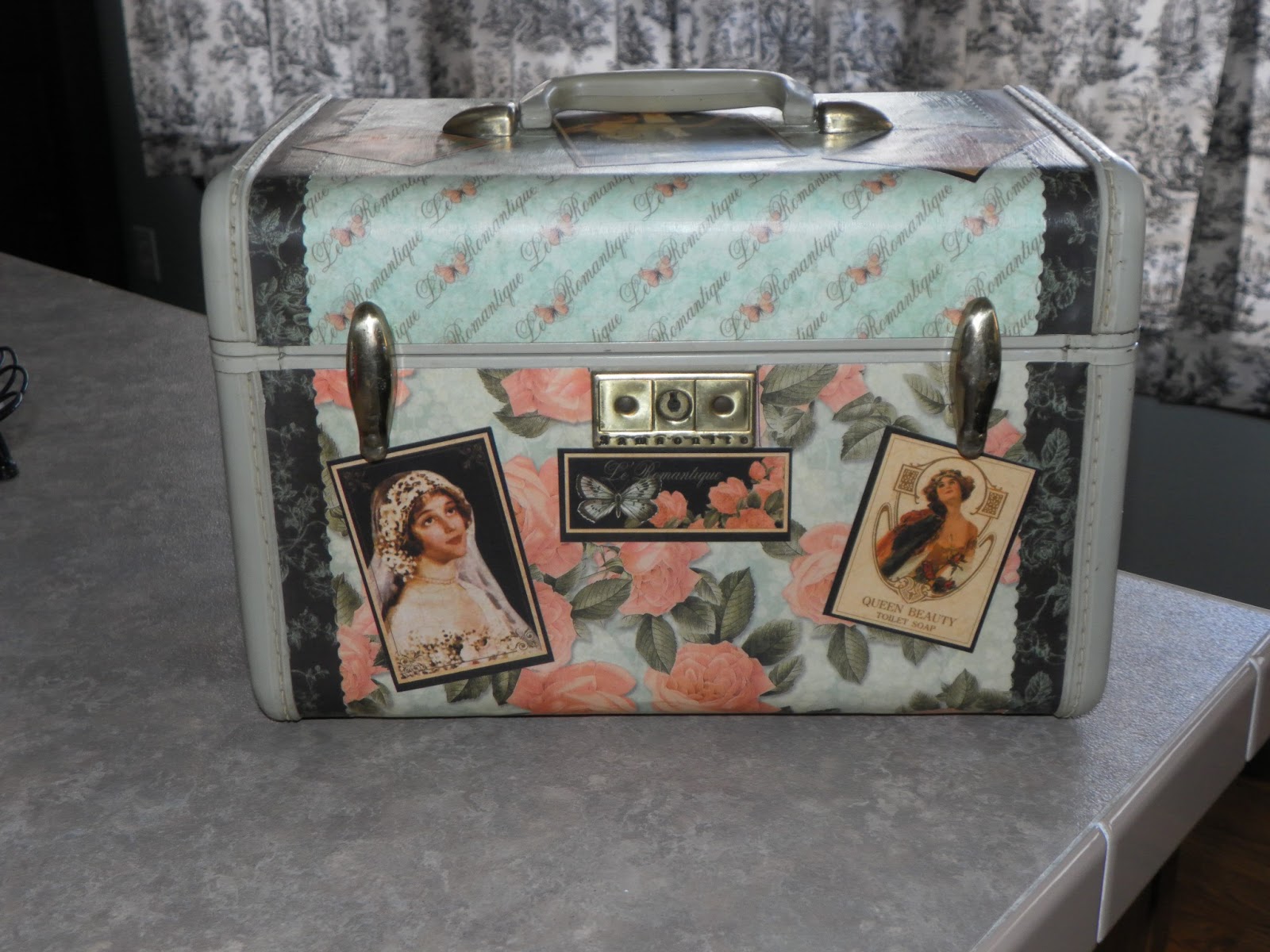 Candy Creek: Vintage Makeup Case Makeover!.....
