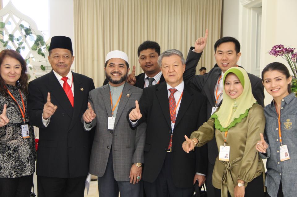 .: Zawawi Buat Isyarat Syahadat 1Malaysia...?