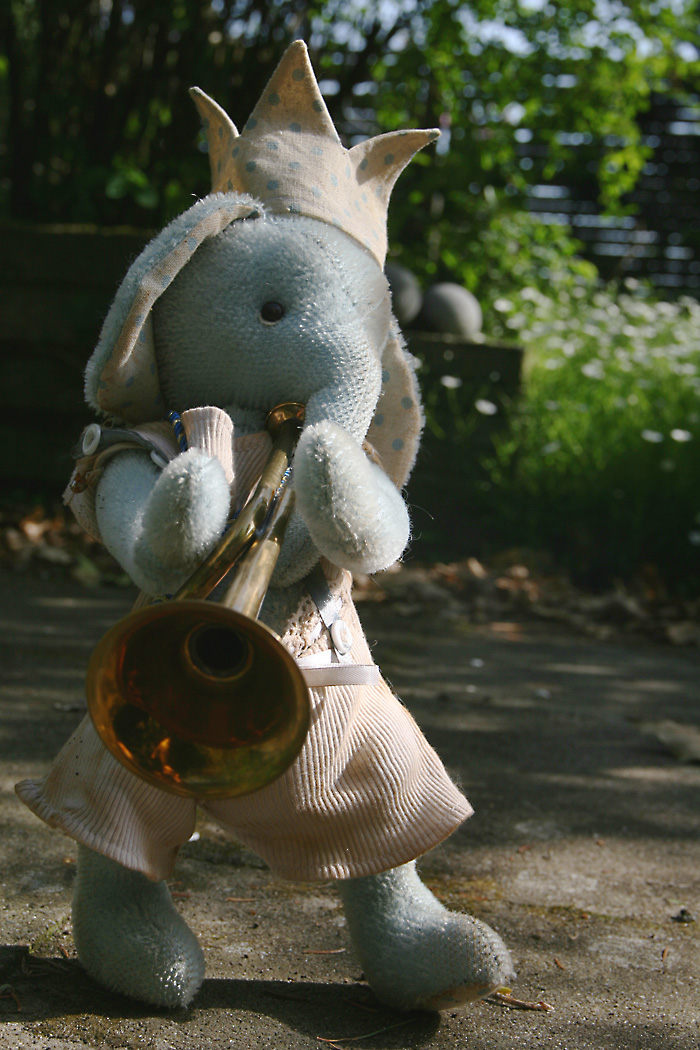 Bären in Haus & Garten: Die Tröte