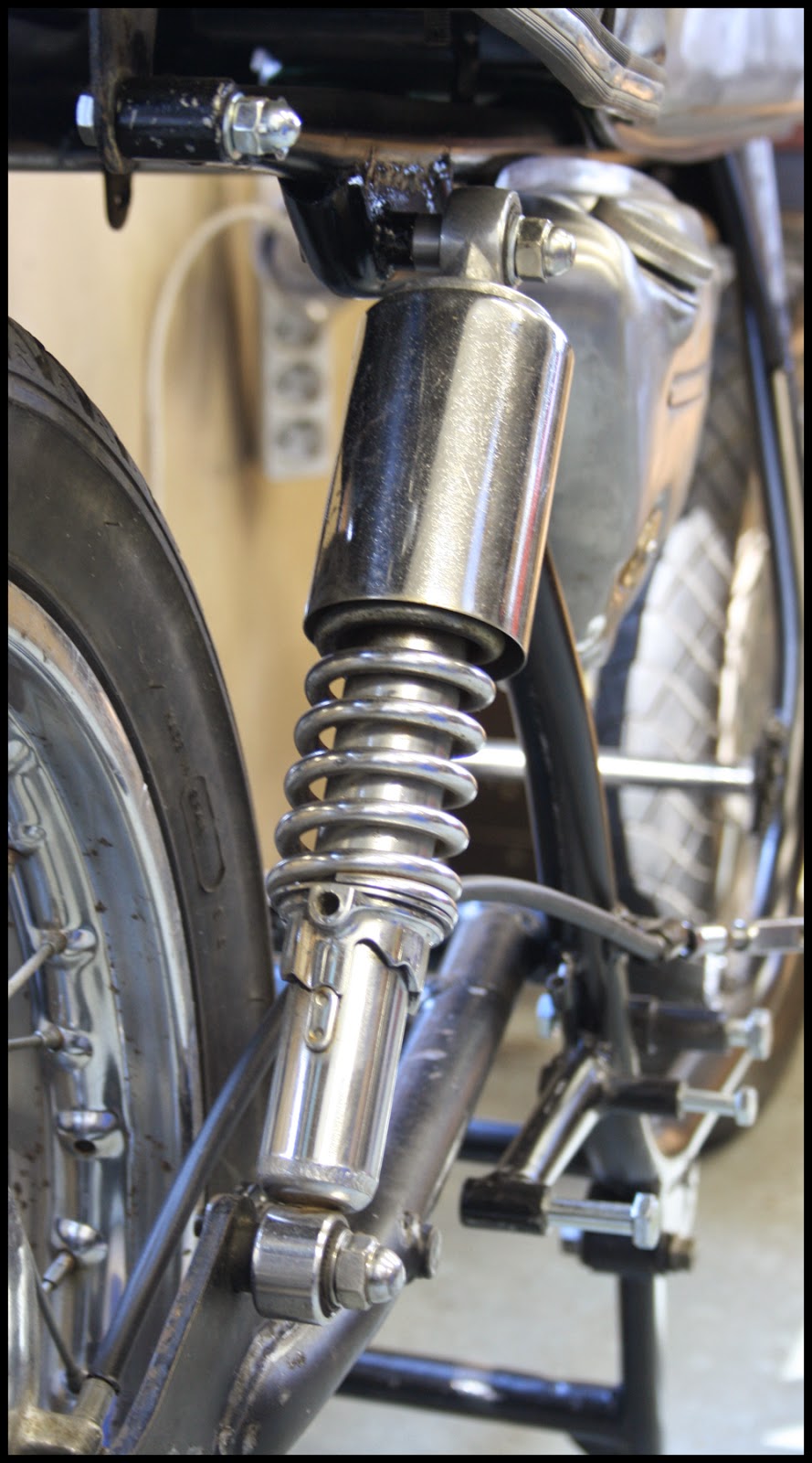 Marko's Workshop: T500 swingarm swap - Suzuki T250J