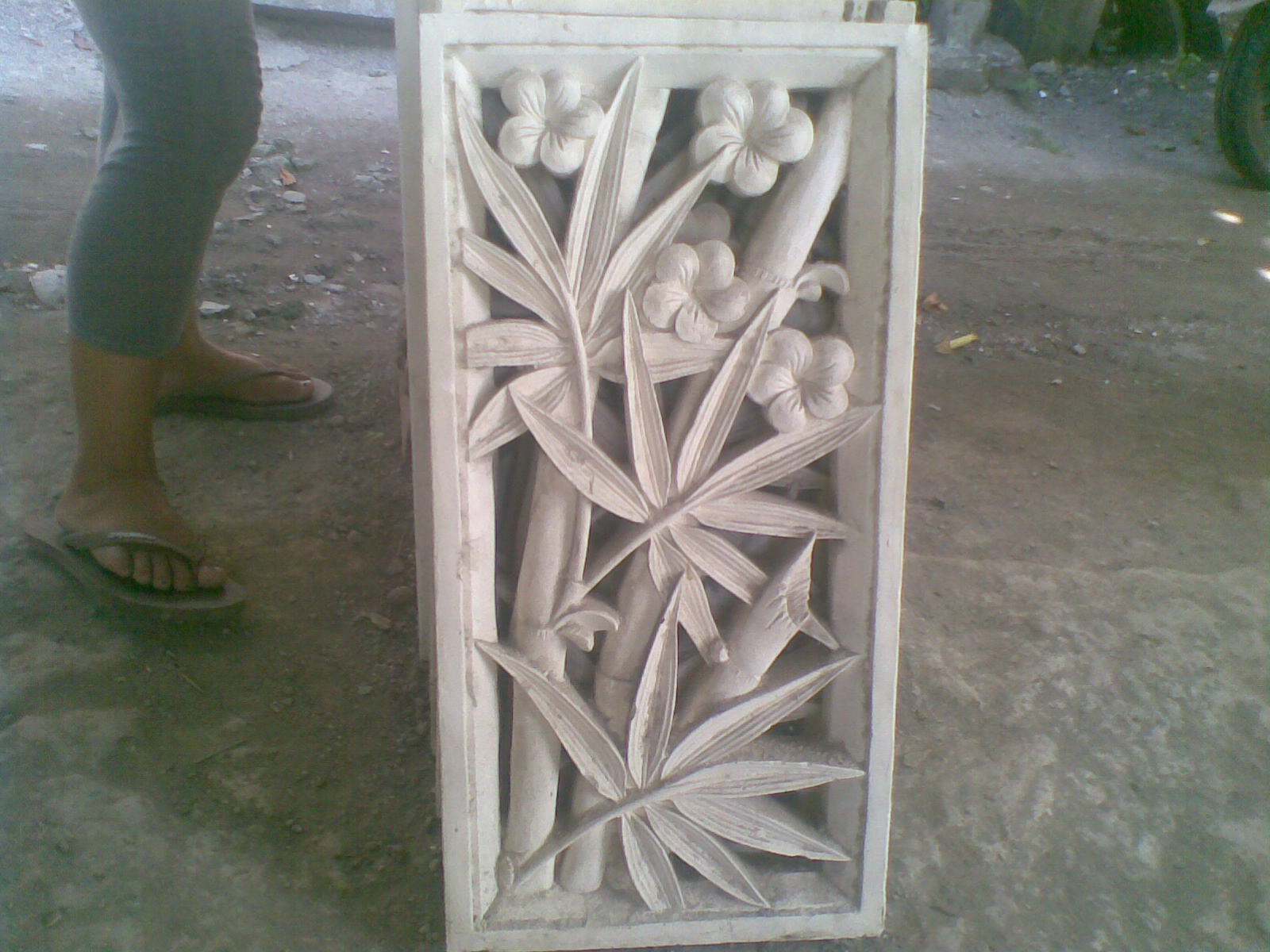 Batu Paras Putih Disulap Menjadi Loster, Relief, dan Patung - Bali ...