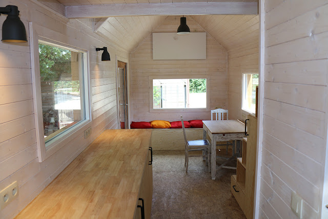 Refugee Home From Tiny House Belgium [ TINY HOUSE TOWN ]