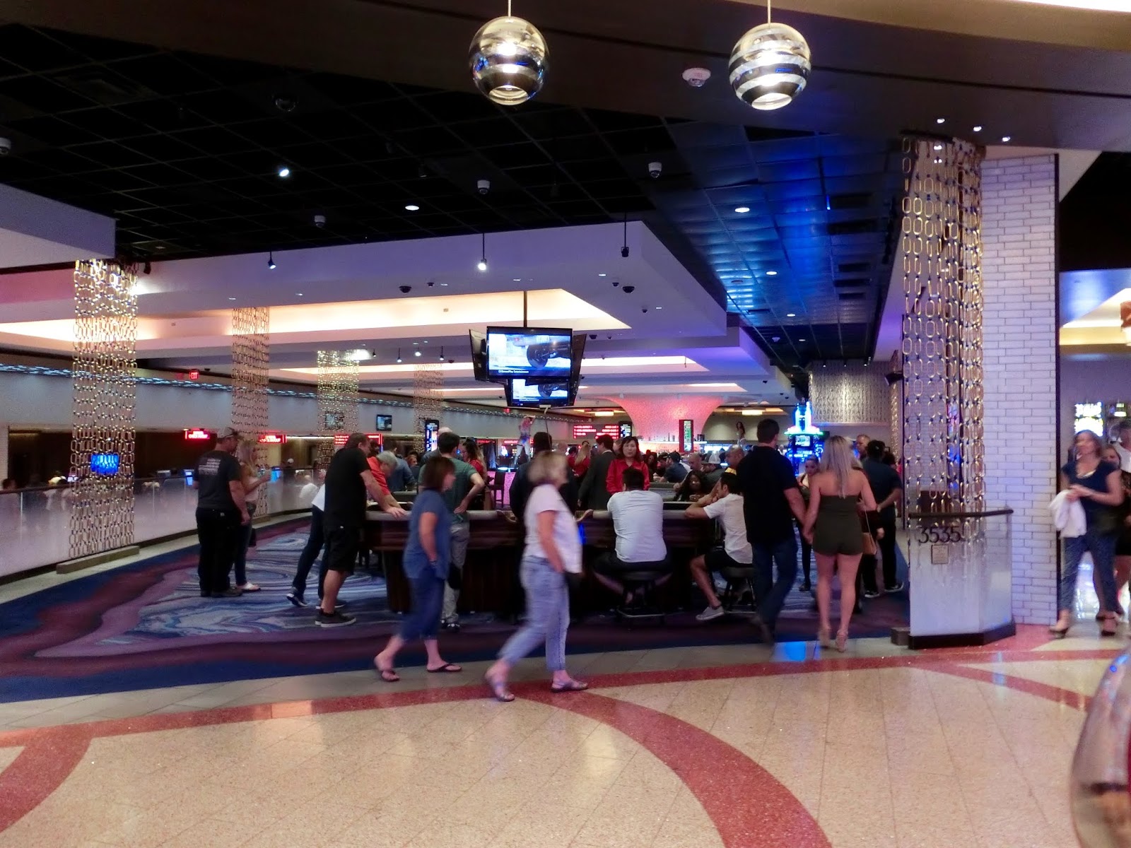 Nau speak: Vegas: Buzzed bands and blurry nights