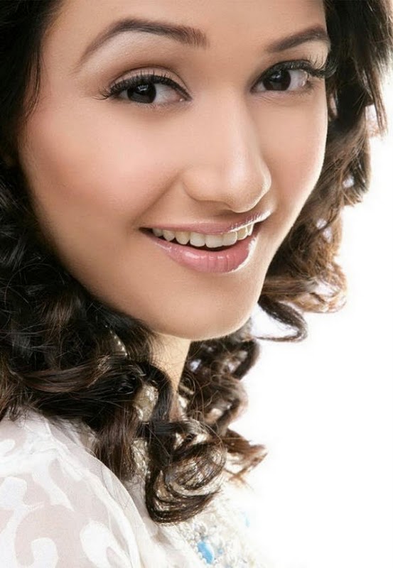 Best Celeberties Wallpapers: Ragini Khanna Cute Wallpapers