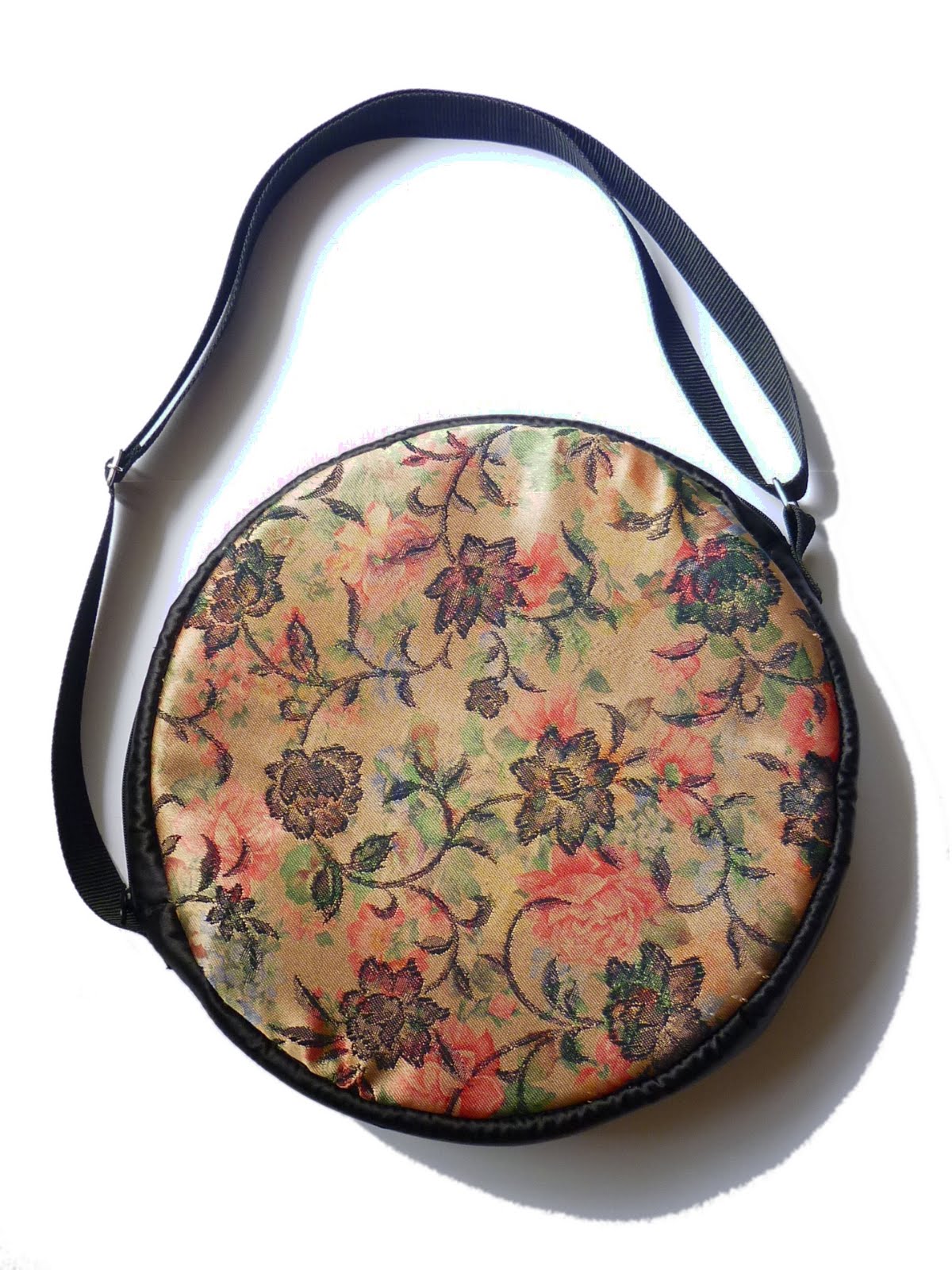 Marta García fashion stylist: BOLSOS REDONDOS