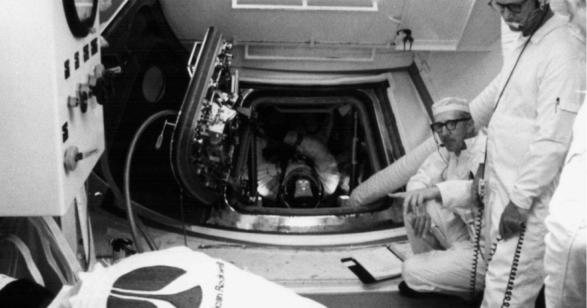 Apollo 11 Timeline: 1969/07/03: Guenter Wendt assiste l'equipaggio di ...