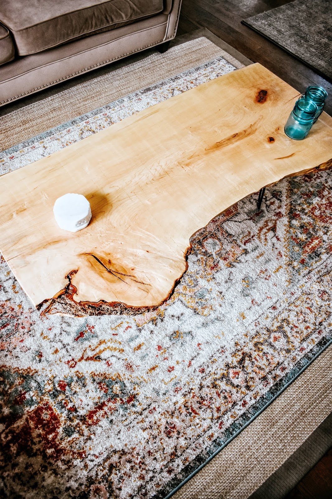 DIY live edge coffee table & mid-century modern living room