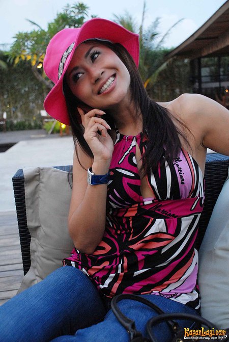 SulfiaNisty: Foto-Foto Maya Kusuma