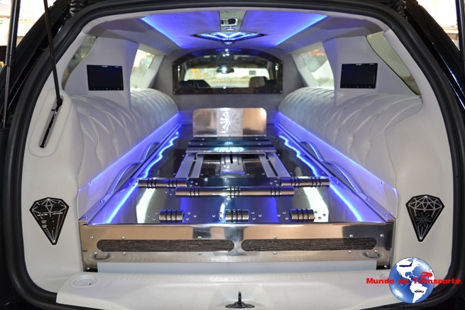 Mundo do Transporte: Funeral com estilo: empresa oferece cortejo ...