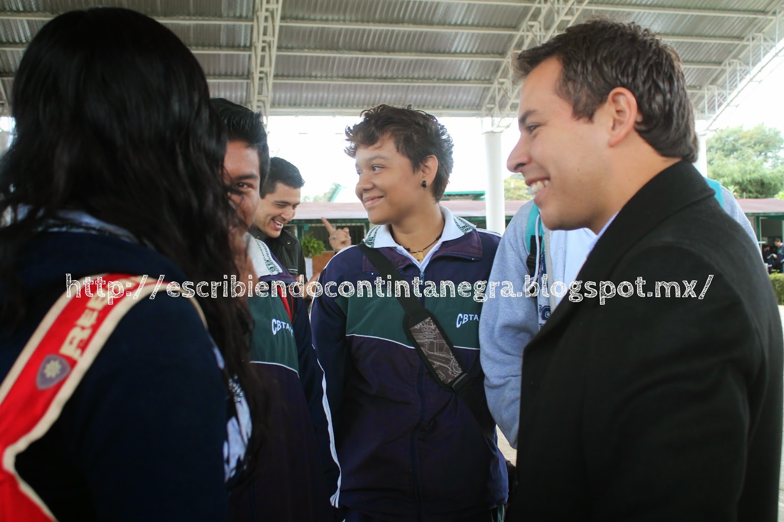Escribiendo con "Tinta Negra": CONSTRUIRÁN CAMPO, CAFETERIA Y BAÑOS EN ...