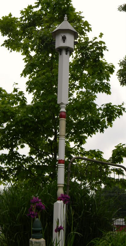 Forever Decorating!: Porch Post Birdhouses