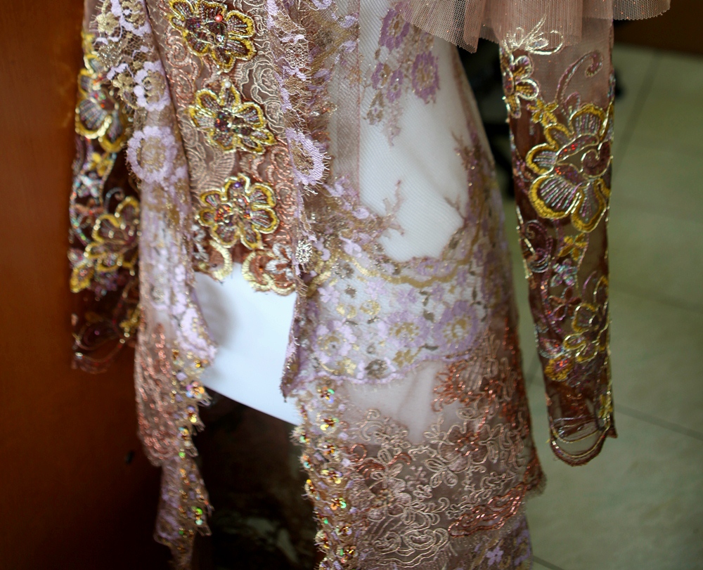 INADE DESIGN: Kebaya Ungu Muda - Coklat Tembaga