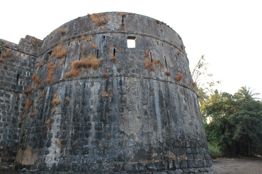 Within 24 hours of Mumbai: Forts of Mumbai -- Arnala Fort