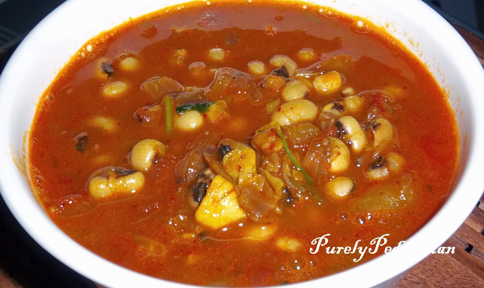 Purely Pedestrian: Black Eyed Beans Curry a.k.a. Lobia / Chawli Sabzi