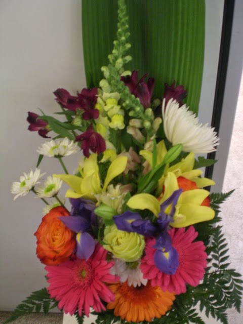 Montreal Florist unny.com: long style bouquet