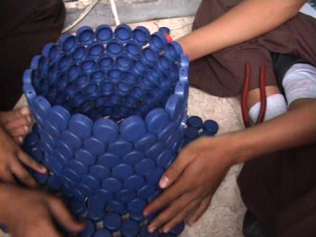 BAK SAMPAH DARI LIMBAH TUTUP BOTOL KARYA SISWA SMAN 1 DRIYOREJO ~ SHARE IT