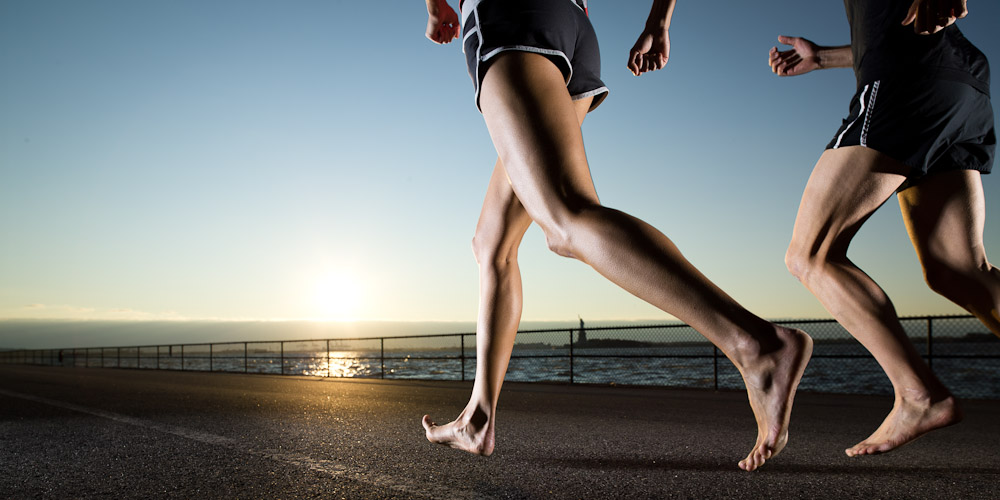 PREVENIR LESIONES CORRIENDO DESCALZO "BAREFOOT RUNNING" ~ CLIC DEL SABER