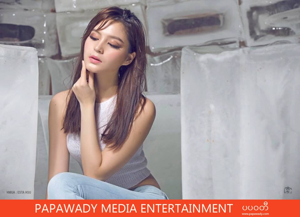 Stylish Fashion Model May Grace Perry Look So Hot In Icy Cold Room