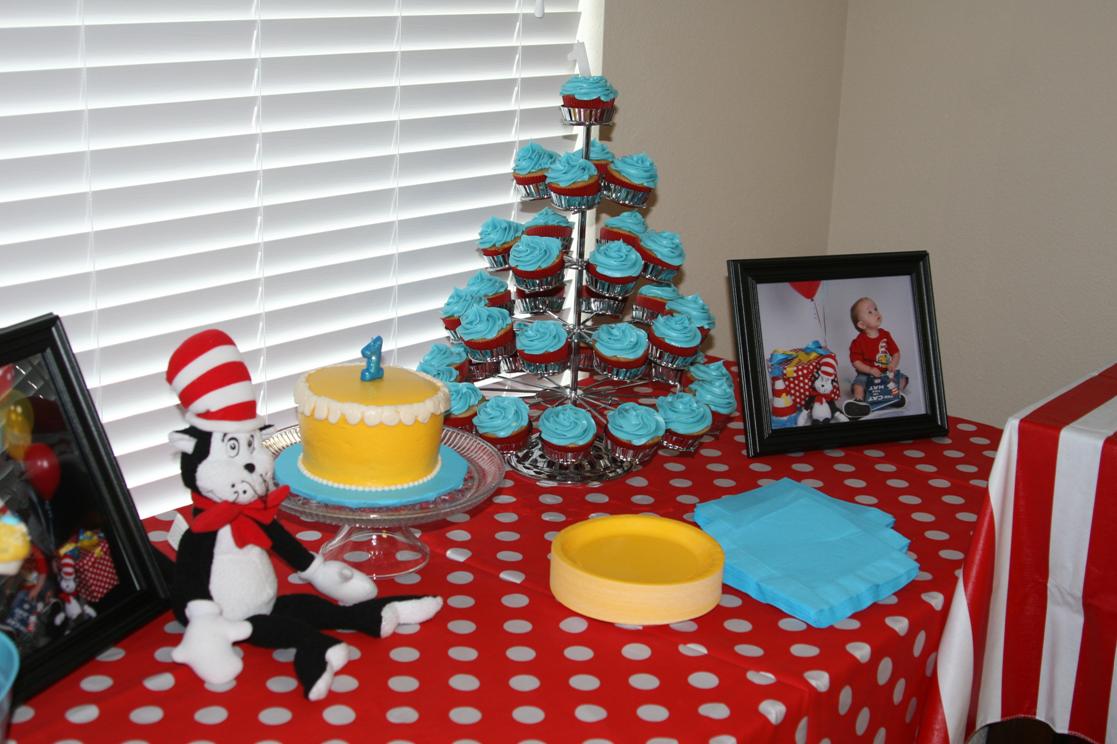 Modern Mommy MustHaves: Our Dr. Seuss 1st Birthday Party...