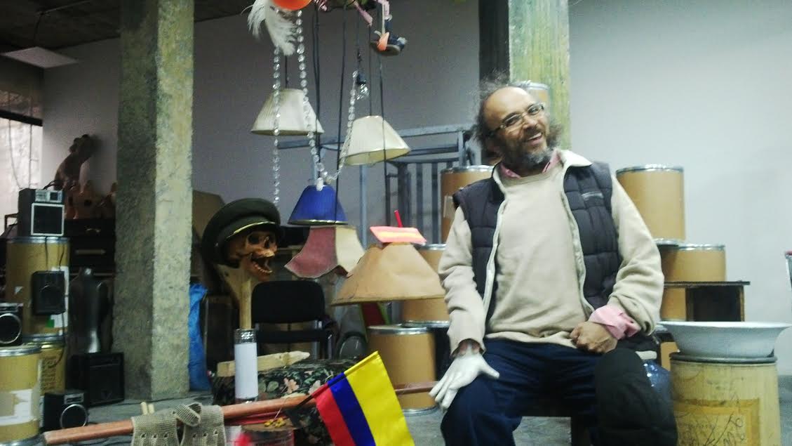 César Badillo sabe 'Cómo regresa el humo al tabaco' | La Pluma & La Herida