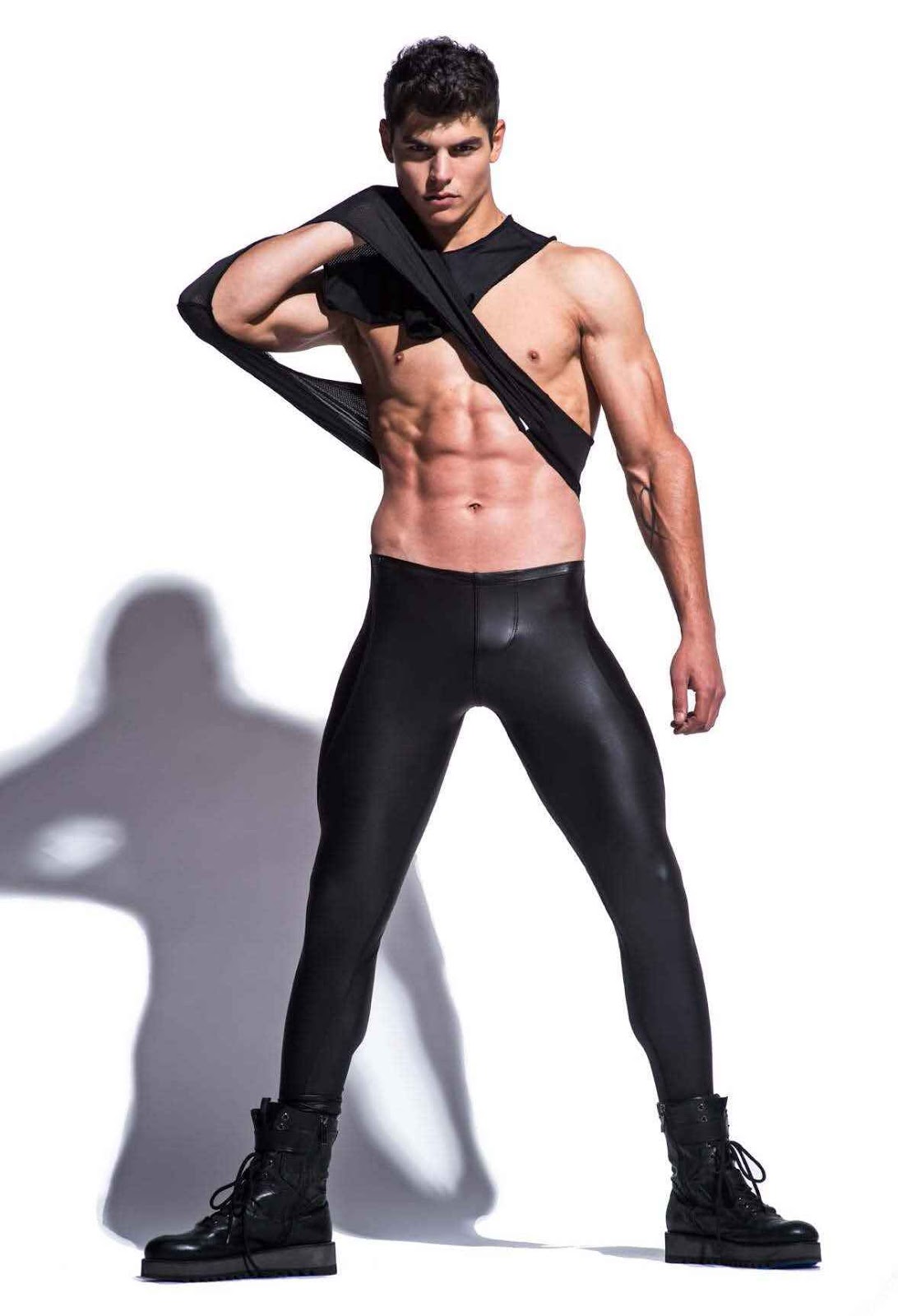 Christopher George lleva el blanco y negro a otro nivel para ADON Magazine