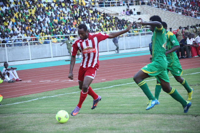 Shaffih Dauda in Sports.: MPAMBANO WA SIMBA NA YANGA KATIKA PICHA.