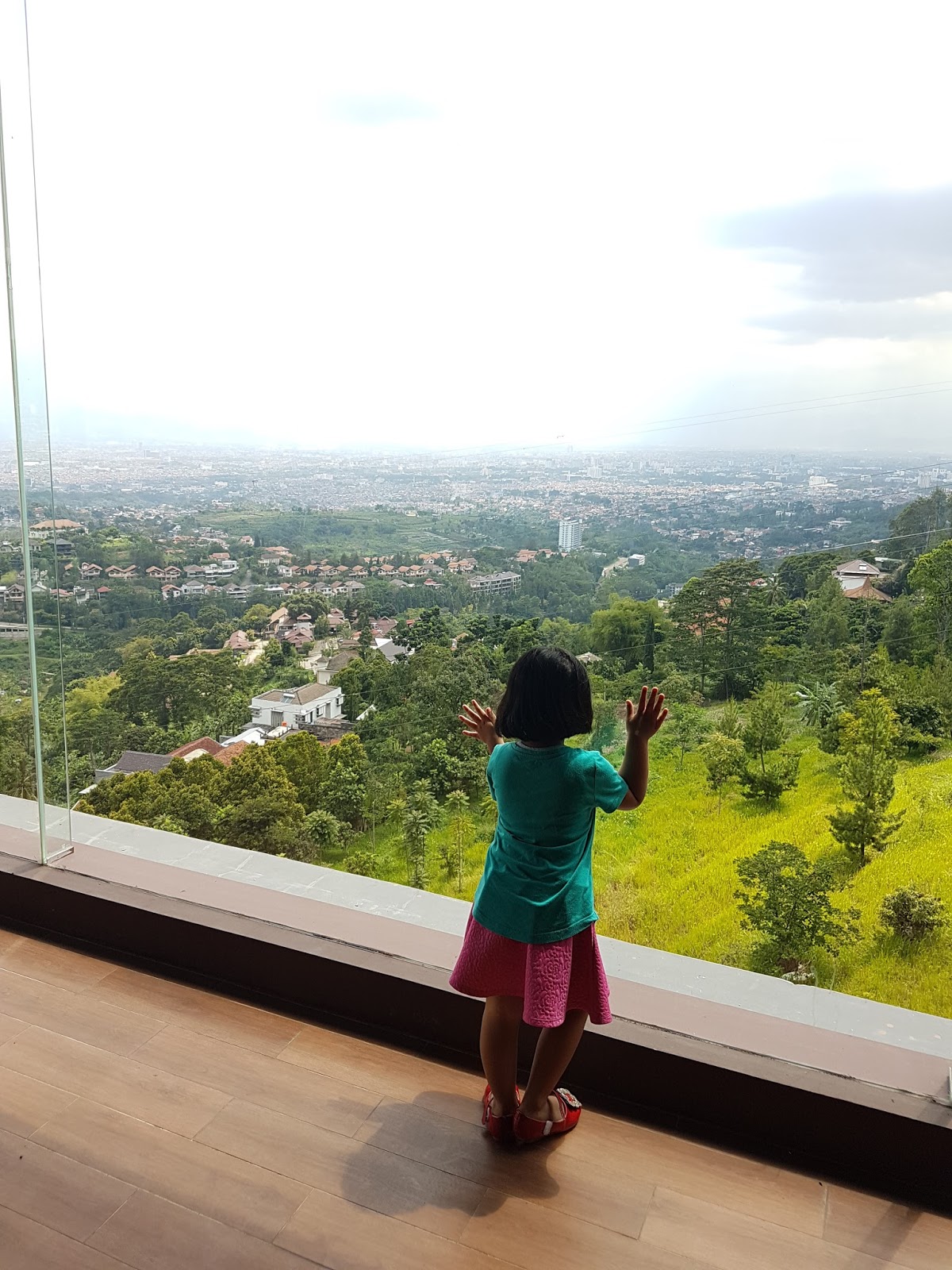 Skyline Best View Resto, Resto di Dago Pakar dengan Stunning View