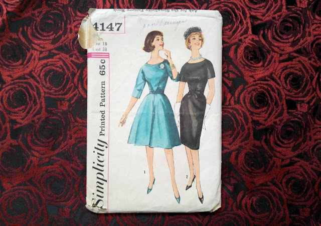 #VintagePledge Simplicity 4147: Done! - A Stitching Odyssey