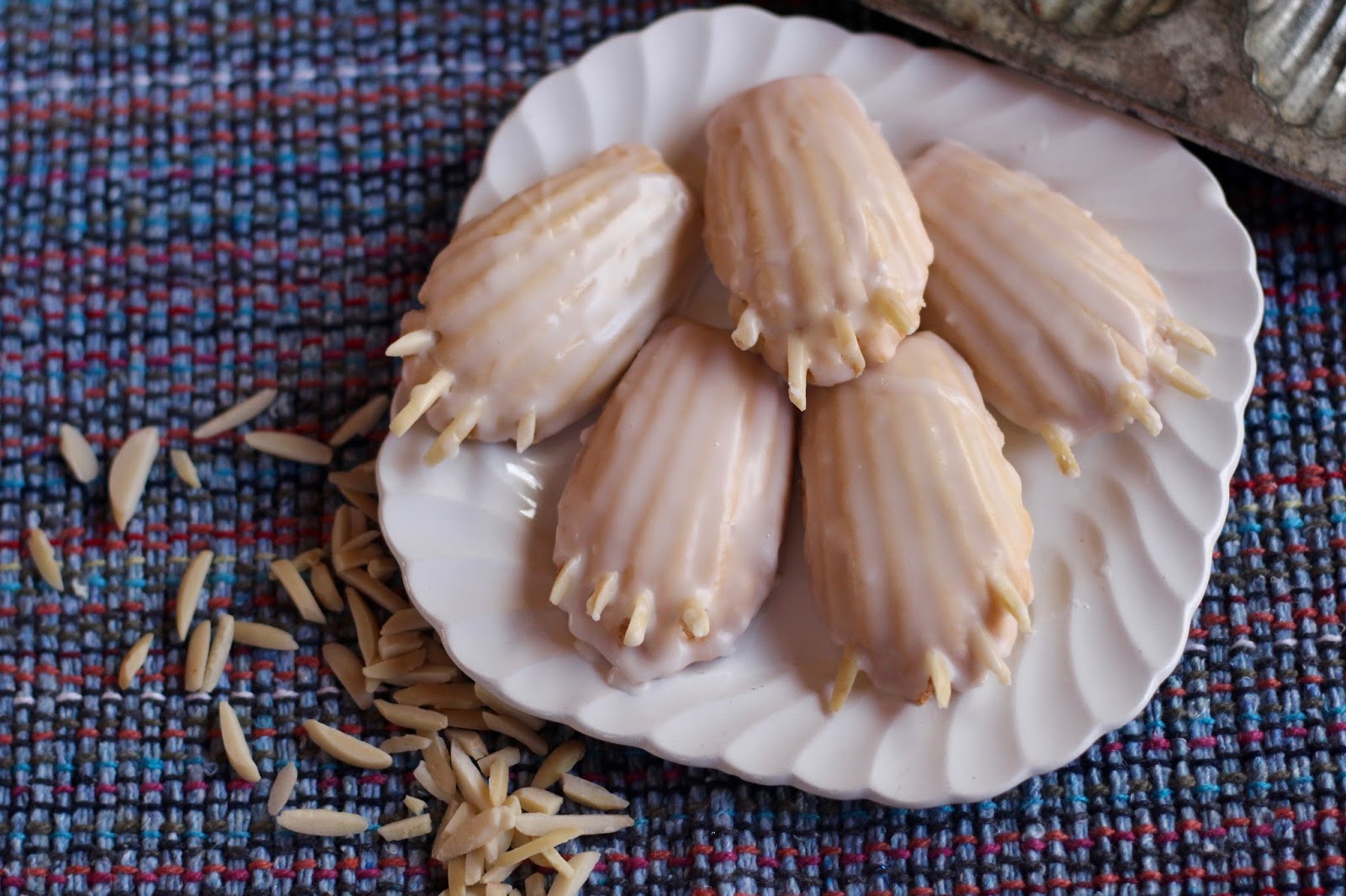 Diary of a Mad Hausfrau: Vanilla Almond Polar Bear Claw Cookies