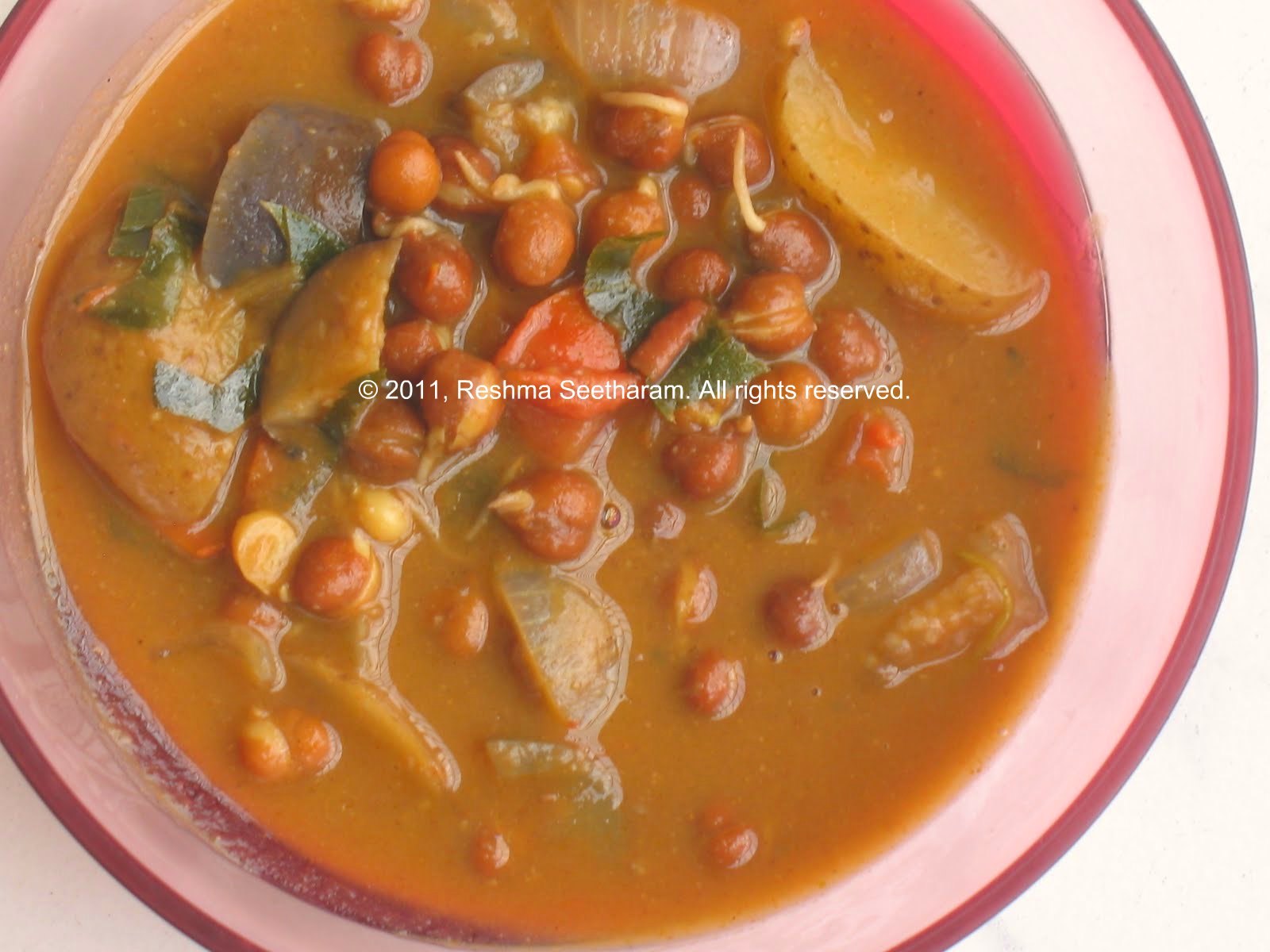 Kadale kaalu huli/ Whole channa sprout curry